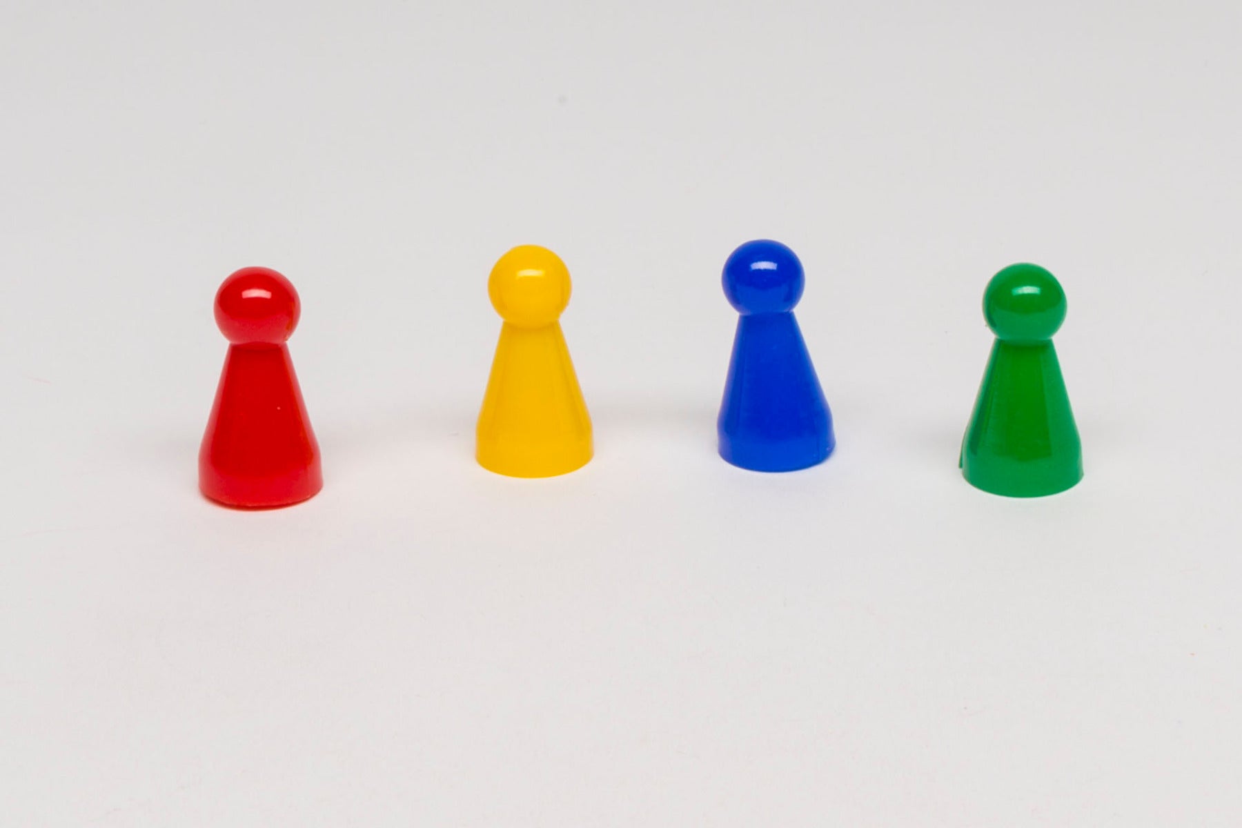 Set plastic pawns in 4 colors – EN‑71 compliant | www.spielmaterial.de